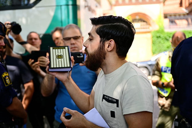 Un musulman refuse de brûler la Torah et la Bible malgré l'approbation ...